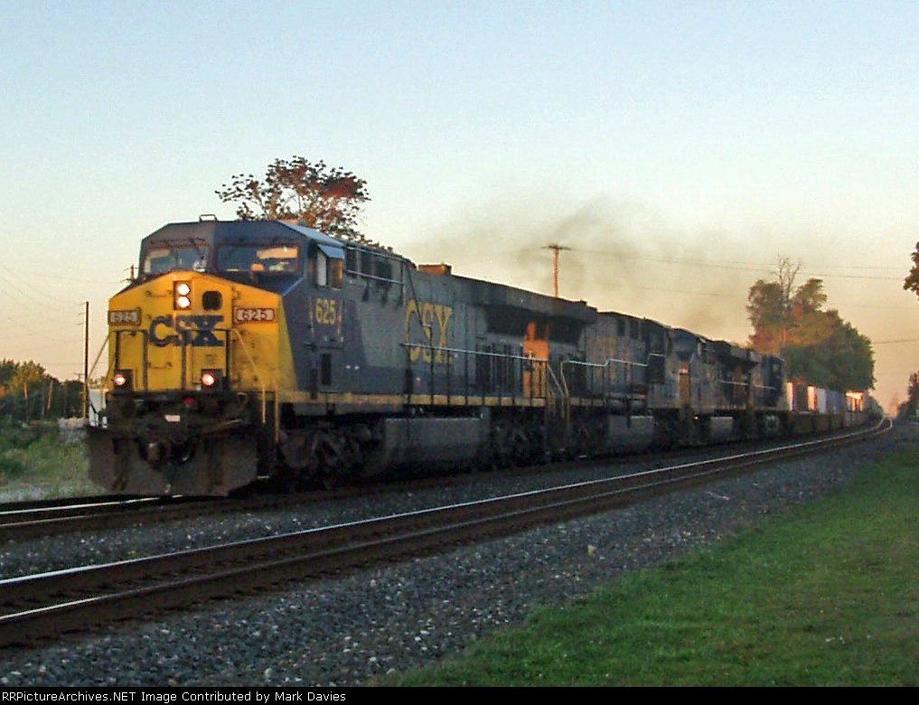 CSX 625 + 689 + 5227 + 5405